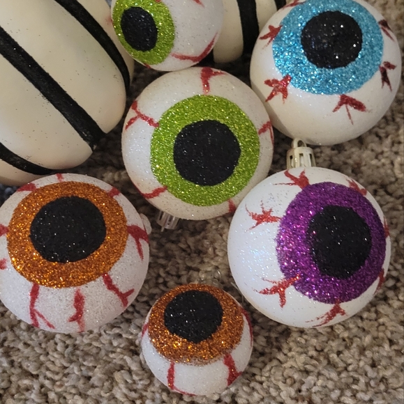 jmwreaths | Holiday | Handmade Glitter Eyeball Halloween Ornaments ...